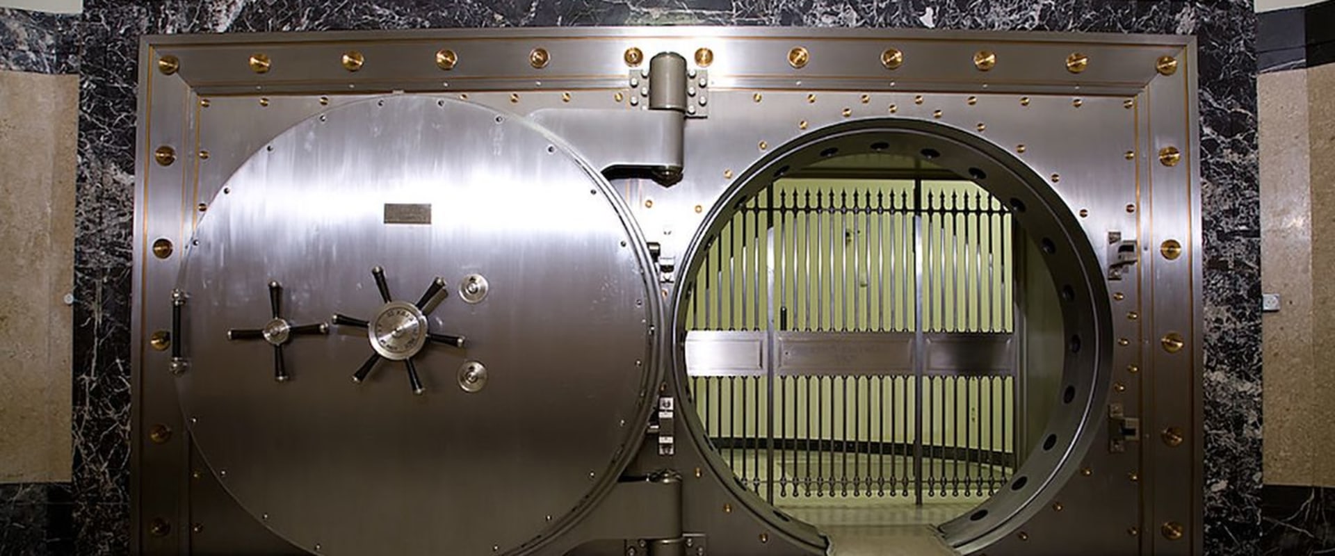 How much gold do u, s. households have?